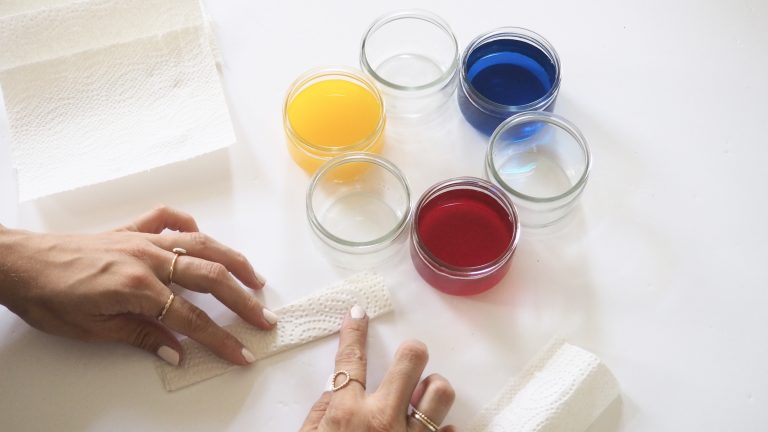 DIY : activité pour apprendre les couleurs aux enfants