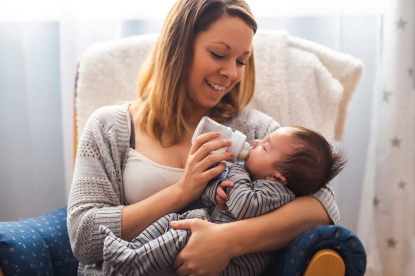 Bébé constipé lait : Causes, remèdes naturels et astuces Bébé constipé lait : Causes, remèdes naturels et astuces
